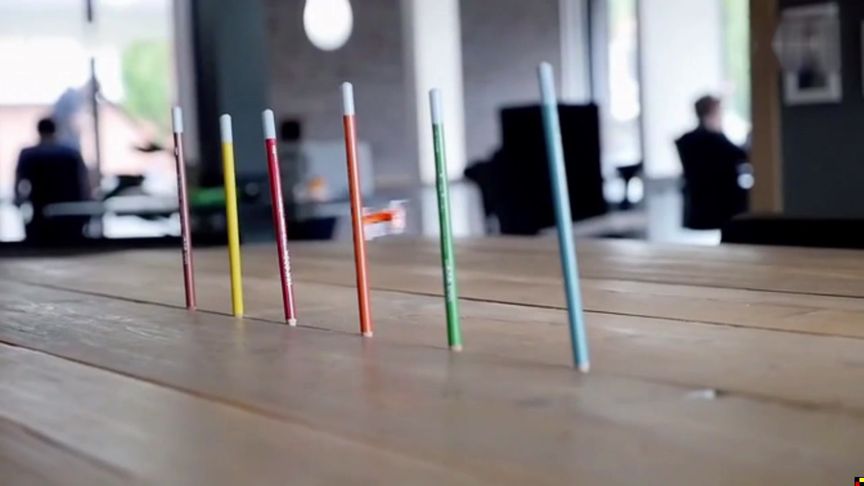 目前世界上最小的无人航拍飞行器,到底是黑科技还是一个玩具?