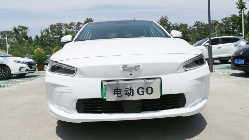 搭载L2 plus级别的智能驾驶系统,车主现场演示几何A自动泊车-