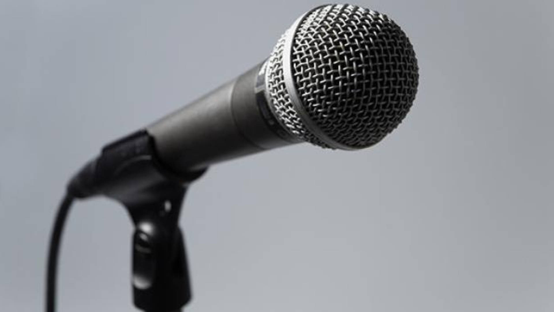 小区有人高空撒钱,有人目测"起码有几十万"?警方最新通报