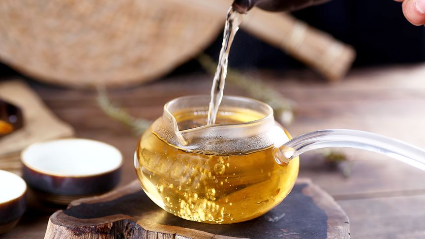 普洱茶“贵生不贵熟”?熟普洱茶有哪些功效呢?真的不如生的?