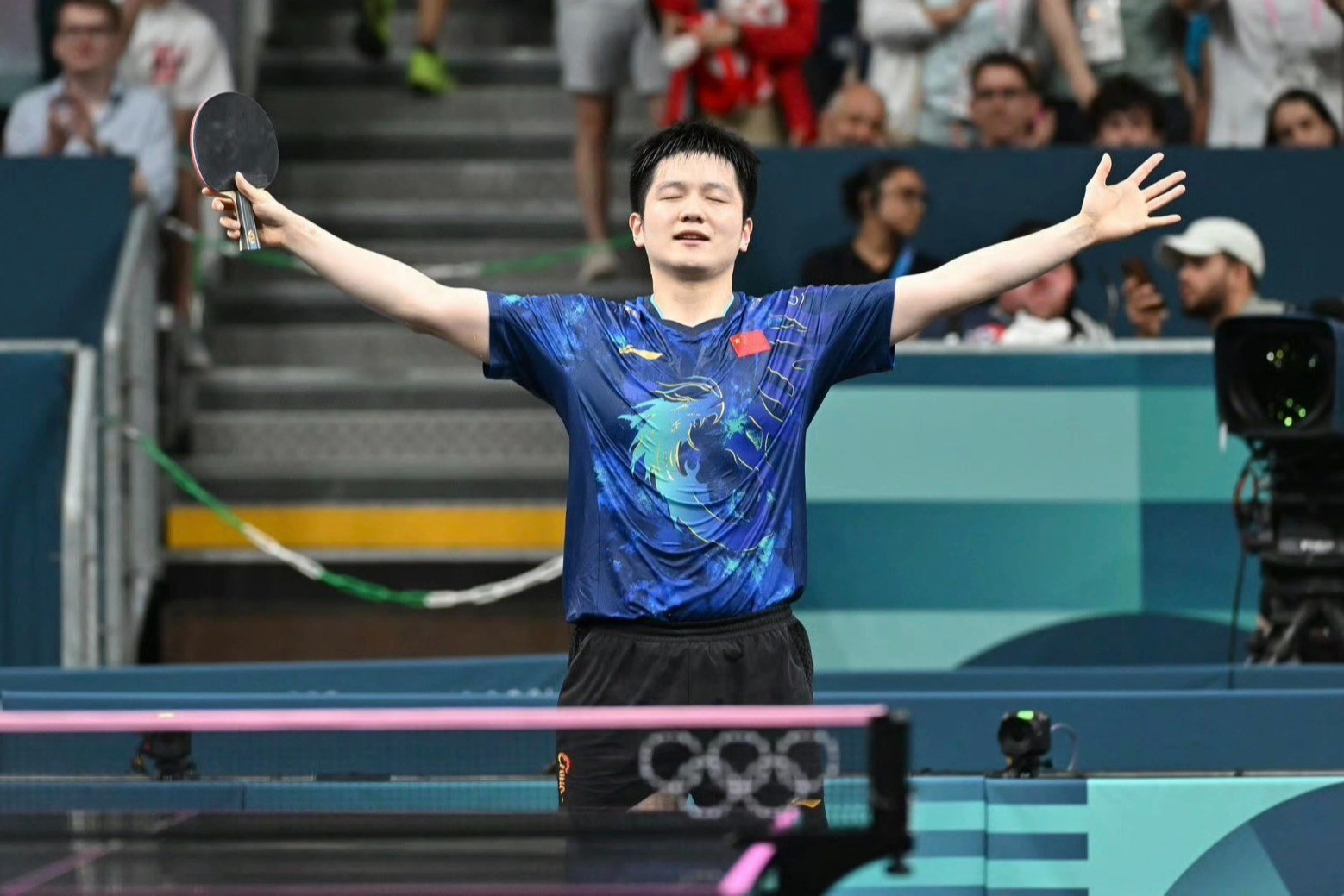 樊振东激动大吼释放!王皓为爱徒眼含泪水,王楚钦特意前来助阵