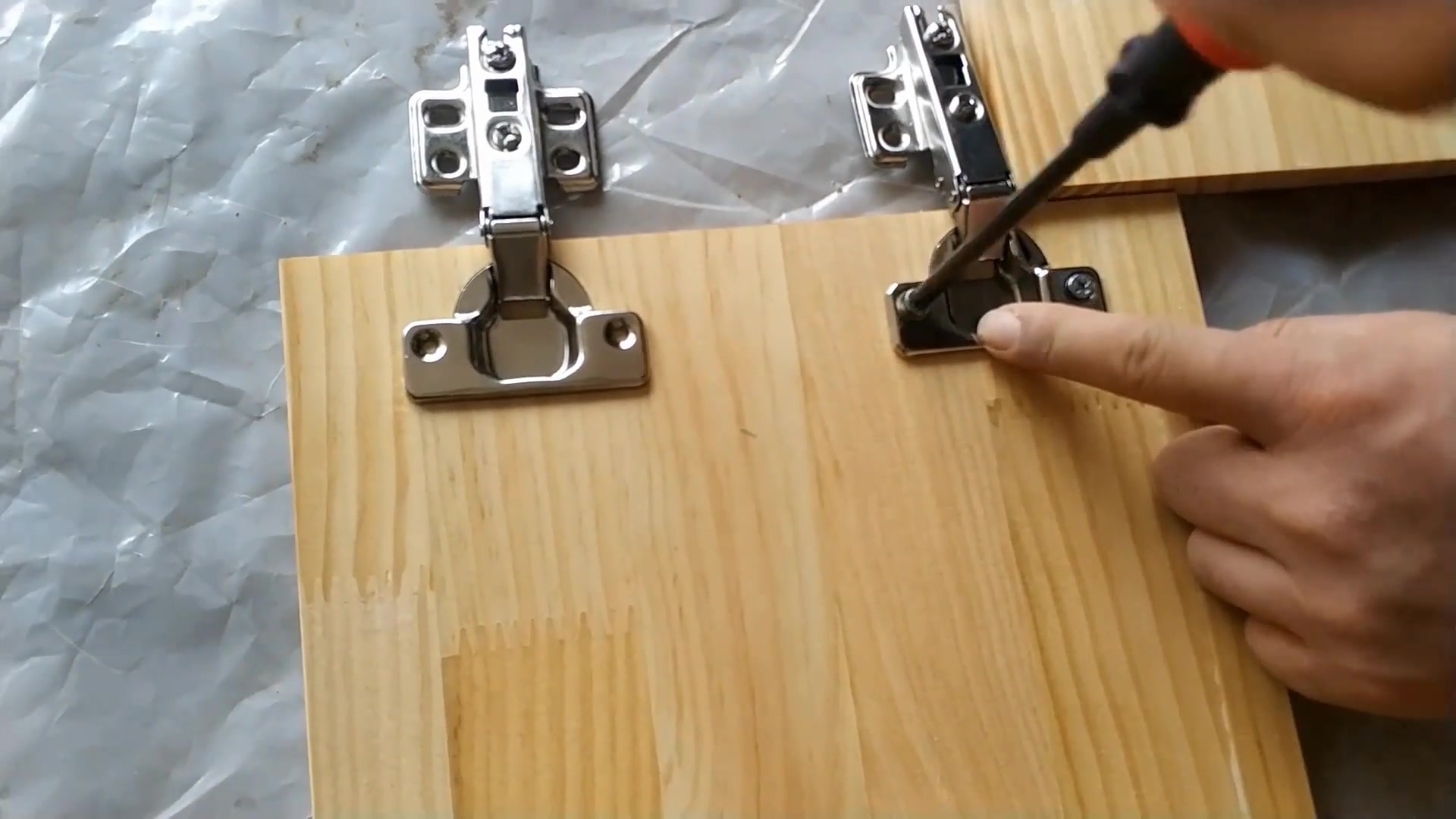 柜门的安装与调节