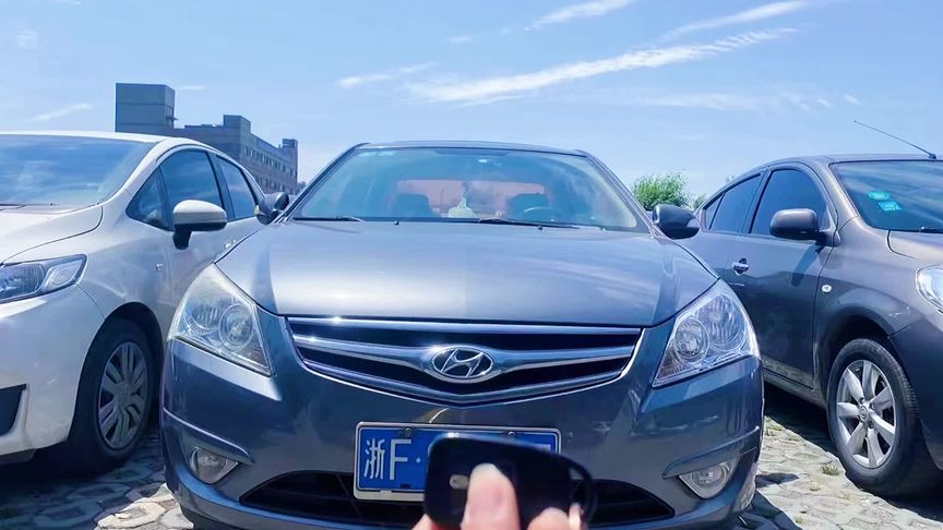 2009年5月启用现代悦动1.6L排量,手动挡,天窗,车况精品
