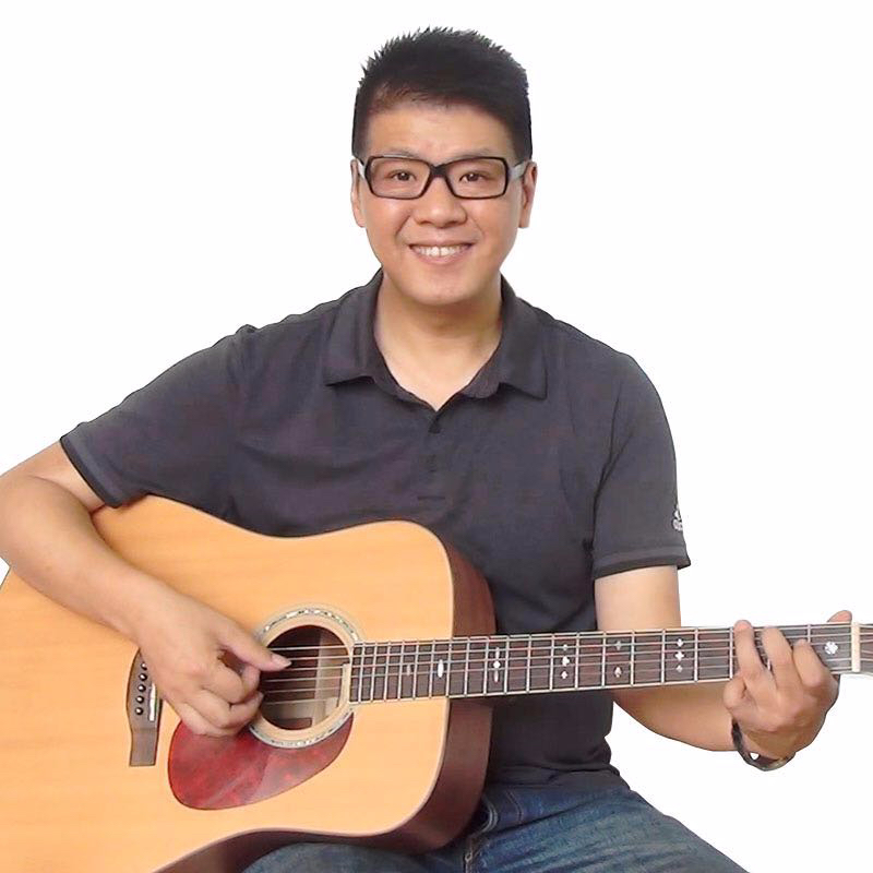 灿烂柒月学吉他 