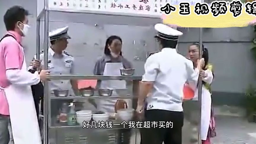 大妈摆摊被城管抓,女儿一句话全搞定,城管还得连赔不是?!