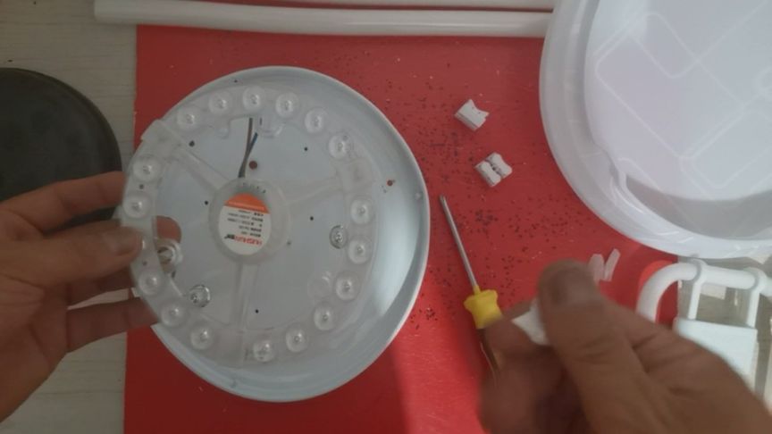 LED吸顶灯怎么安装呢?小编演示其过程,分享经验