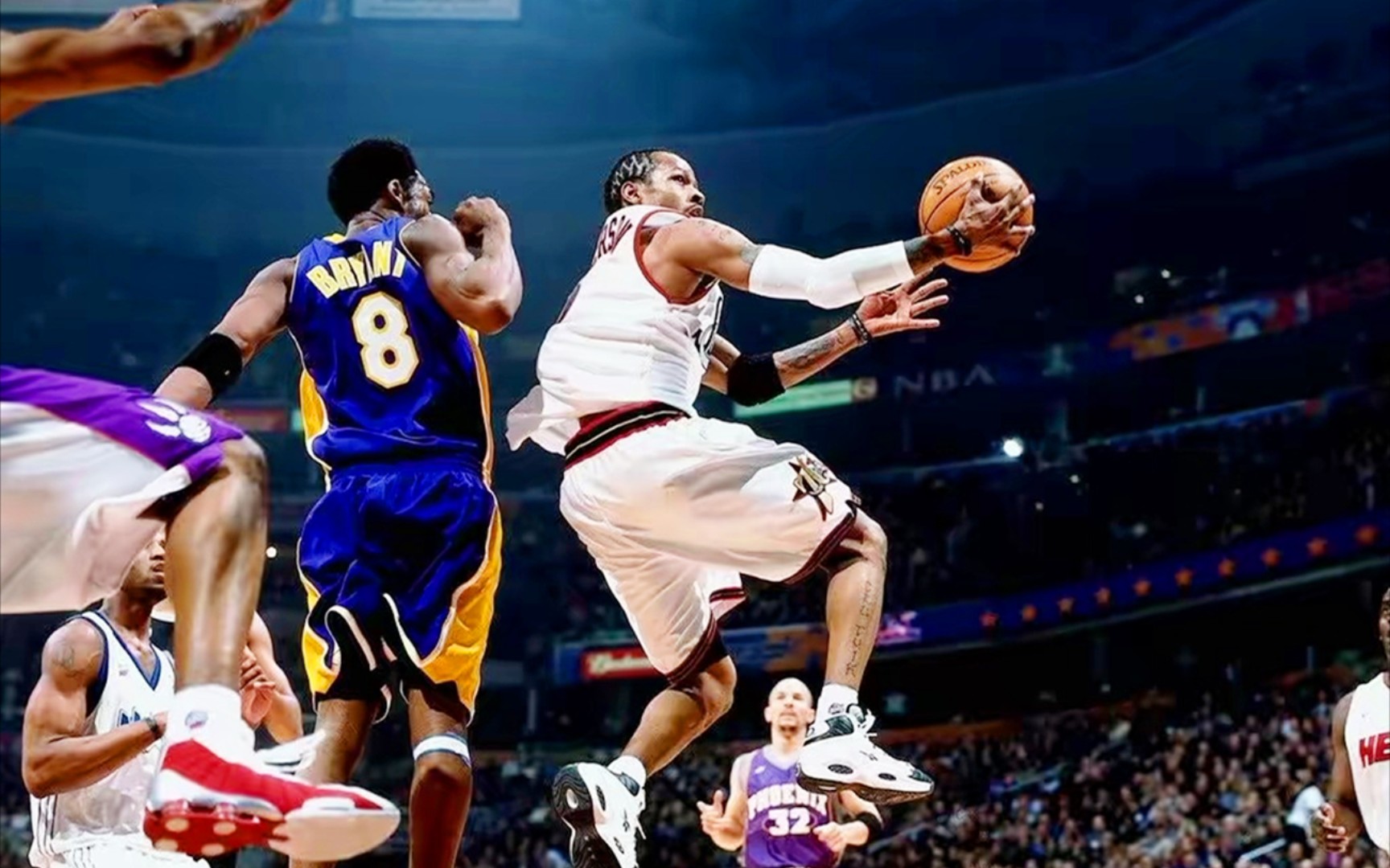 画一本篮球翻页动画,艾弗森全明星赛花式上篮,四大分卫同框!评论区...