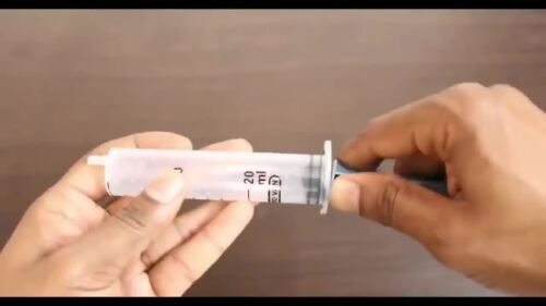 如何用注射器制作迷你压水泵模型