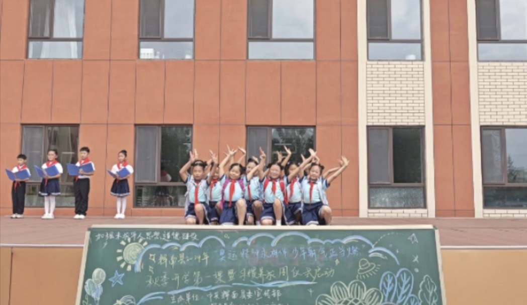 小学生开学舞蹈《背上书包出发》,动作简单适合低年级。