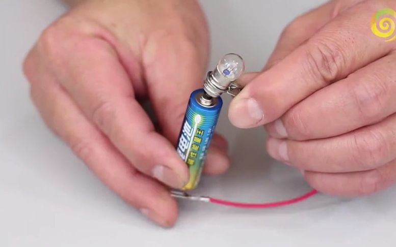 微课:四下1.2 点亮小灯泡 【关注:小学科学课程与教学】_腾讯视频_2