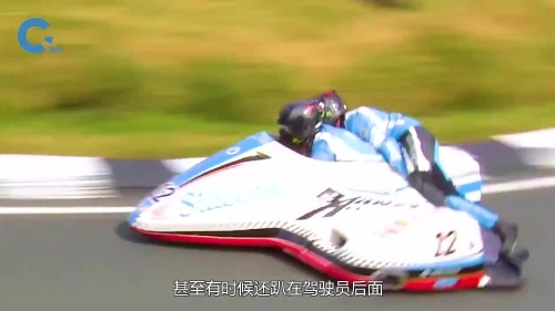 不可思议的三轮摩托车,司机拧油门,乘客靠身体操控方向!