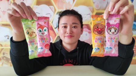 试吃不二家棒棒糖,上面有可爱的卡通人物,瞬间被萌化了