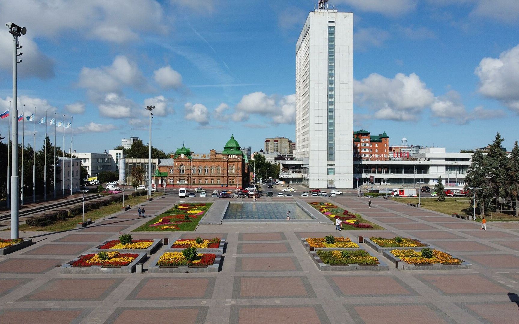 春暖花开时节俄罗斯伏尔加河上的美丽城市乌里扬诺夫斯克依然是白雪...