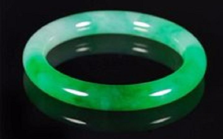 直接开怼!价值百万的“翡翠原石”切开后,大家都傻眼了!