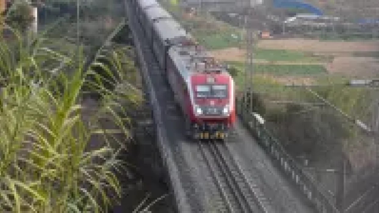 [火车]HXD1D 0663牵引25G[K424]成都-宁波 襄渝二线水磨滩上行