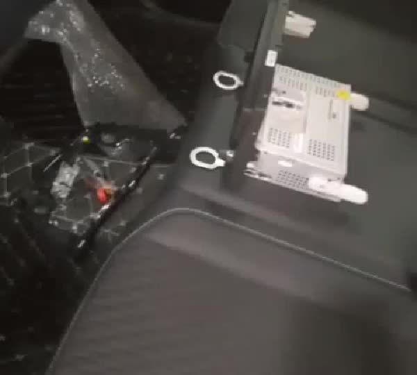 爱车途观今天要升级中控和行车记录仪,正在装载呢【来自懂车帝车友...