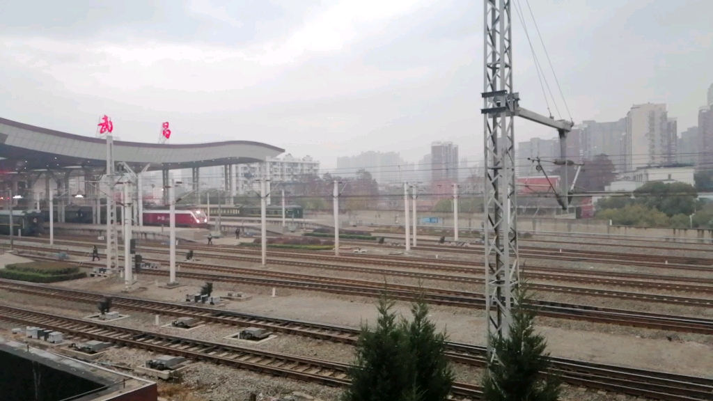 K531次列车出武昌站,本务武局南段HXD1D0666