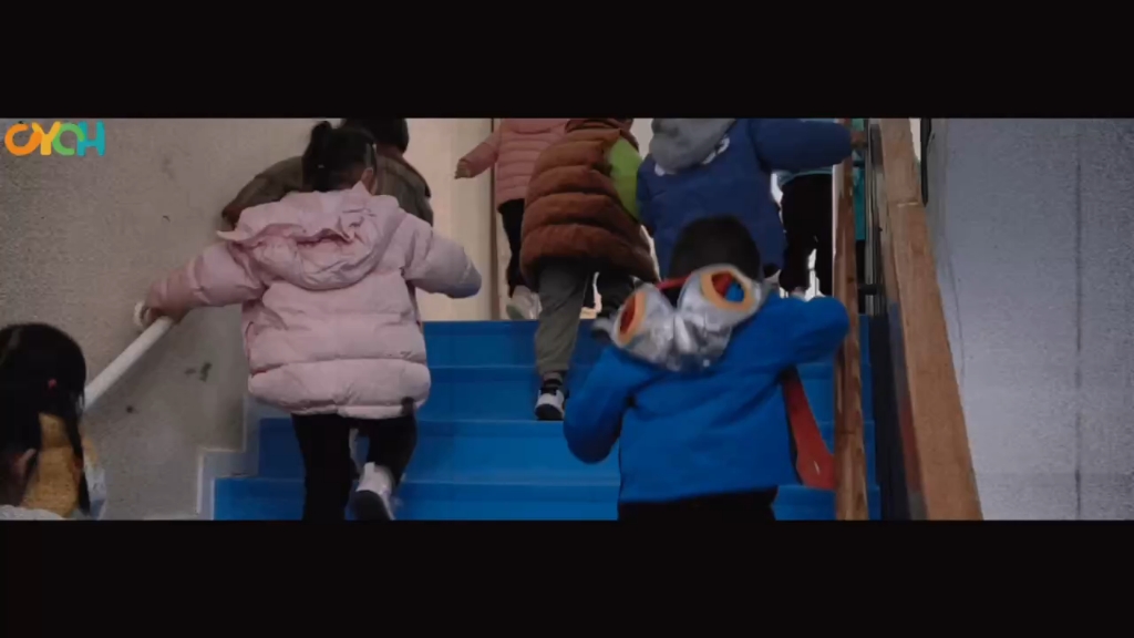 反恐防暴 护幼同行安全守护 我们在行动