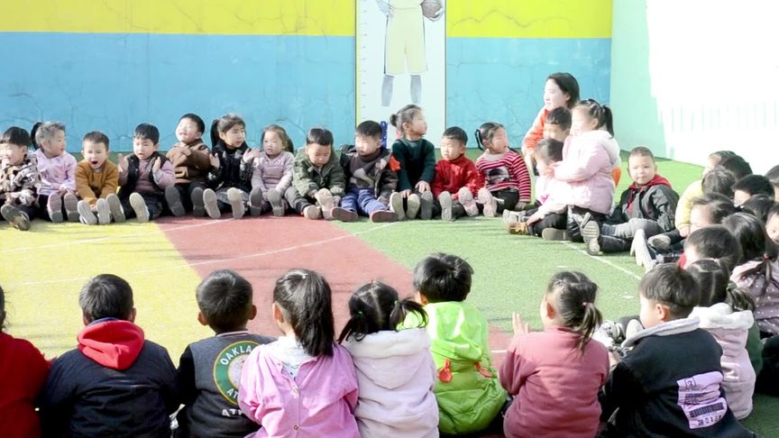 走进幼儿园-做一个经典游戏-丢手绢-一起在玩耍中增加社交能力