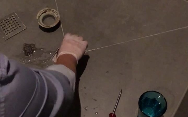 找个清下水道公司太贵,还是自己动手疏通下水道吧,domol下水道疏通剂...