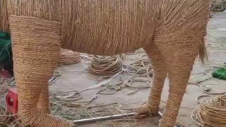 稻草工艺品制作厂家稻草艺术手工编织稻草工艺品制作过程草编稻草牛...