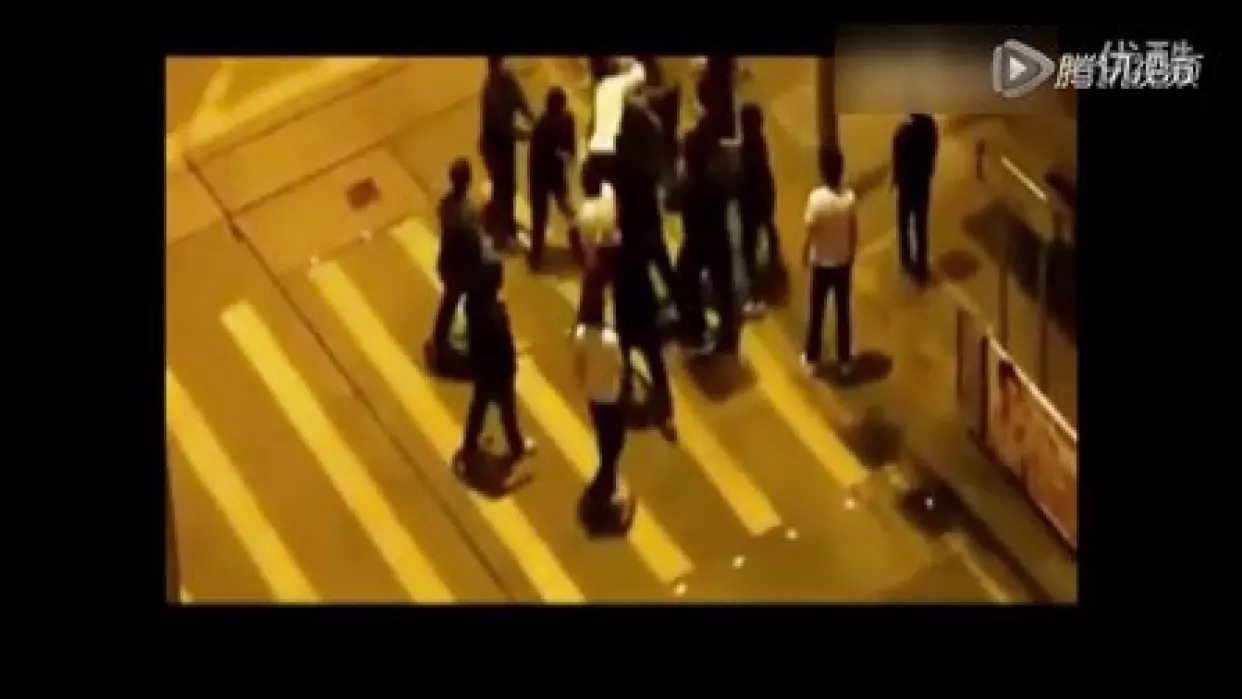 好恐怖!实拍黑社会砍人剁肉,太尼玛没人性了!