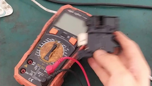 海尔滚筒洗衣机电磁门锁,门打不开别担心,换个试试