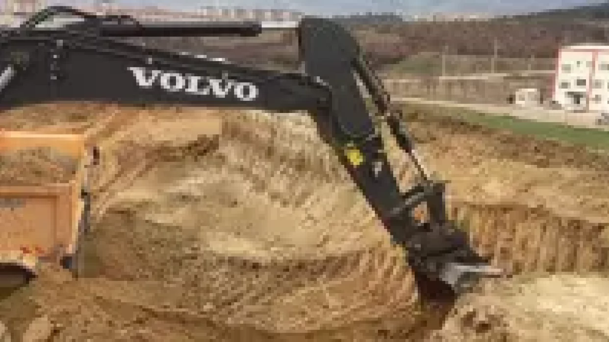 VOLVO 沃尔沃 EC380DL挖掘机装车