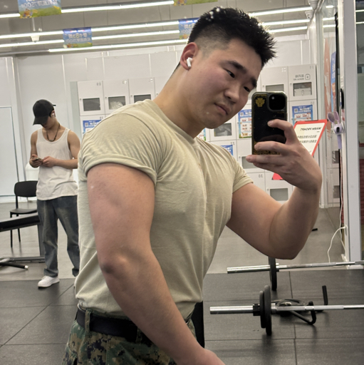 年轻人李明泽 