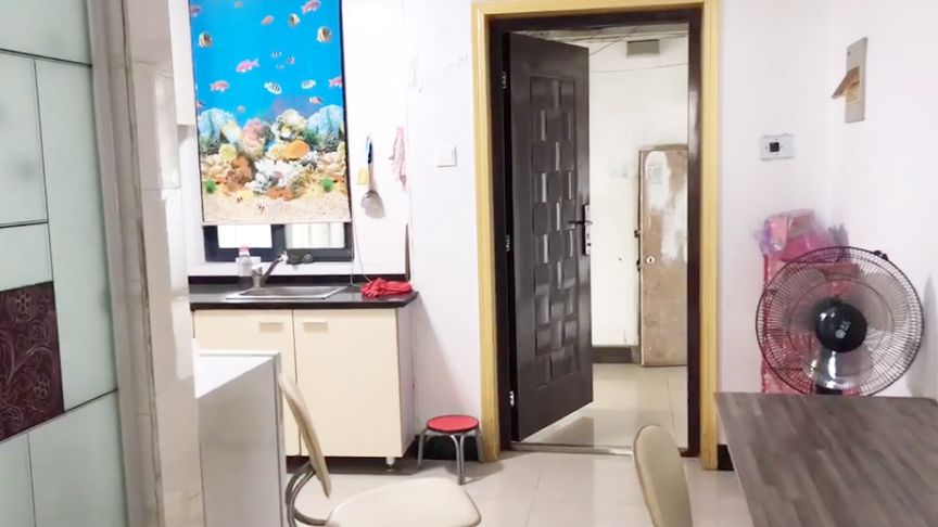 参观48㎡单身公寓二手房,没钱买大房子,小蜗居将就一下也挺不错