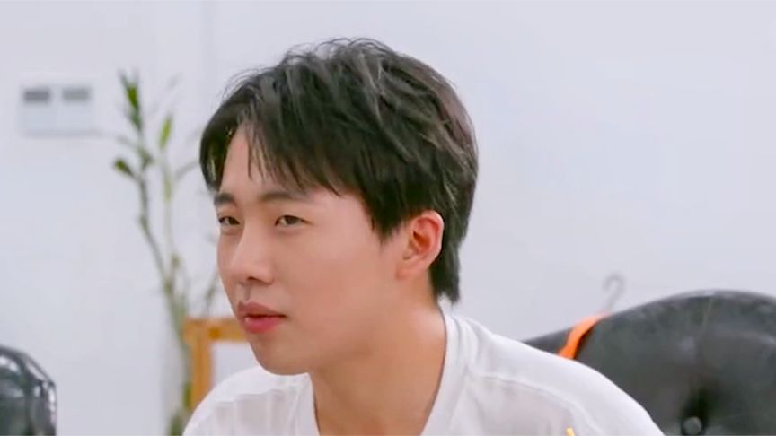 郭麒麟被问在哪里毕业,郭麒麟:我初中肄业的!明星被问学历系列