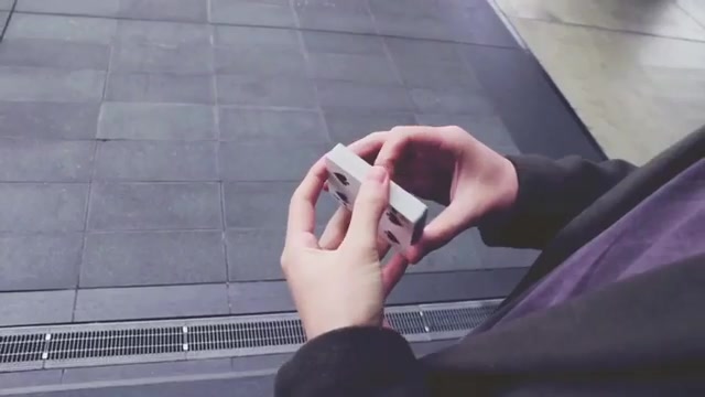 一个简短的三段式花式切牌教学