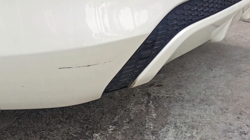 刚买的日产轩逸还是练手期被刮了一道划痕有必要修吗?好难过