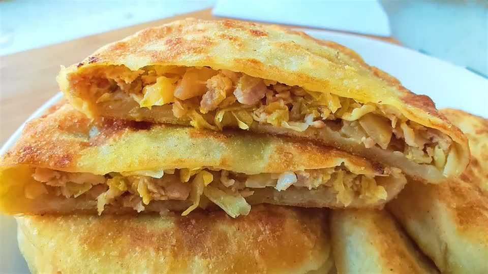 正宗酸菜馅饼做法,从和面到调馅详细讲解,薄皮大馅