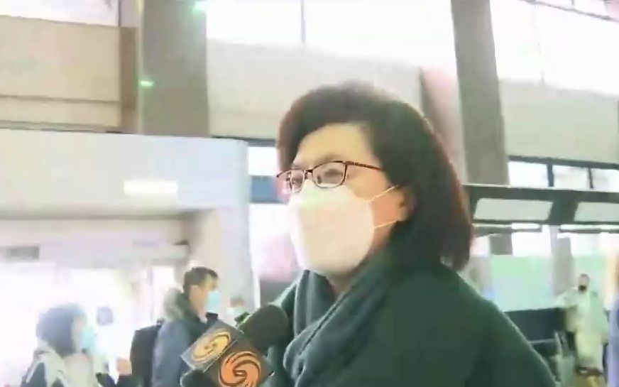 中国驻罗马尼亚大使到机场送包机撤侨,未来两天将陆续有包机撤侨