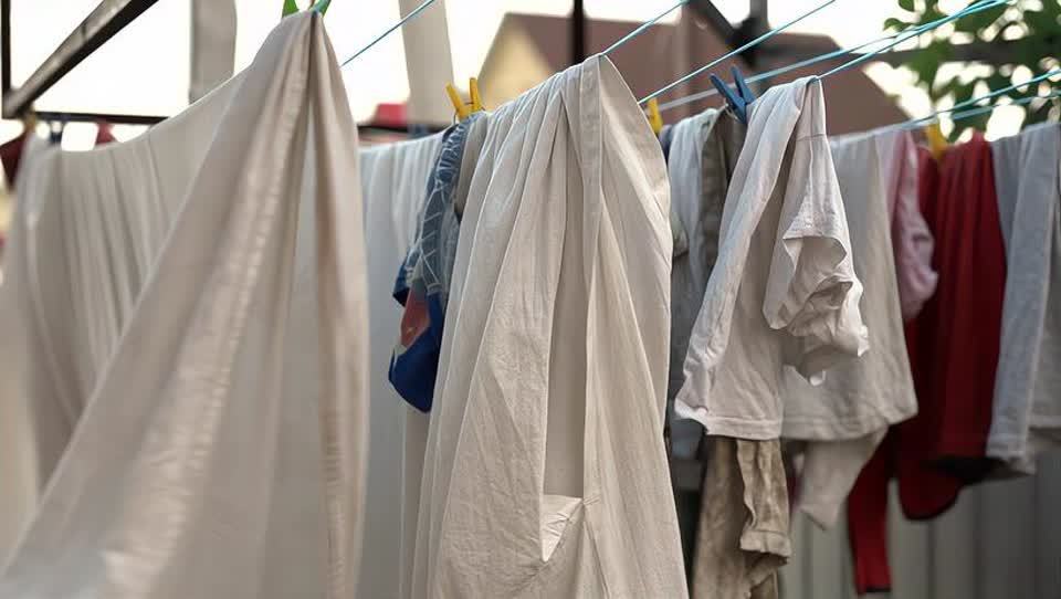 亚麻衣物洗涤保养大揭秘:让自然之选持久焕发光彩
