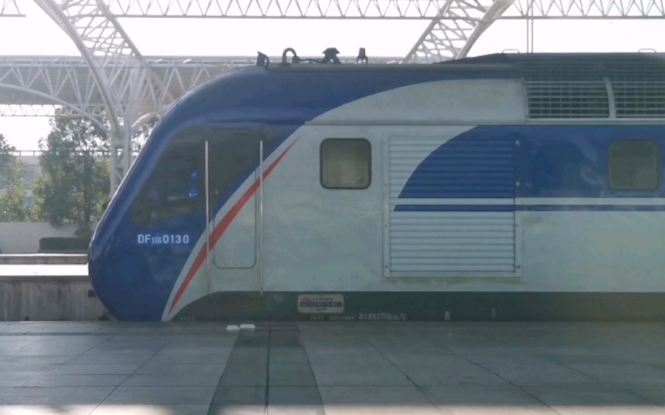 (11G的辅发轰鸣!)S25K时期的客车K8393出扬州站交汇停在站内的K245