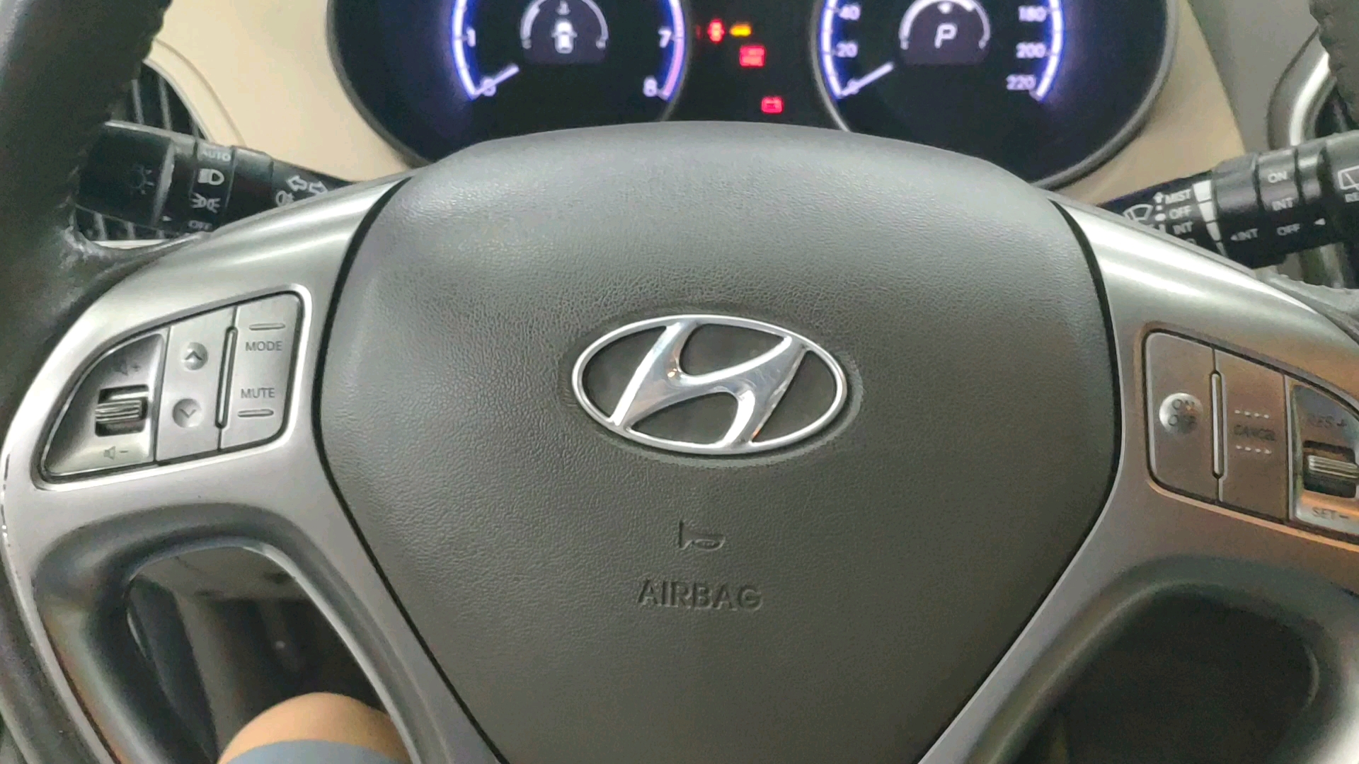 现代IX35框线资料库,老款IX35顶配改装大屏导航,需把大屏音频低电平...