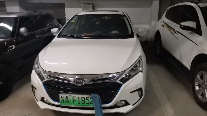 第一代比亚迪秦混动版电池电量测试。