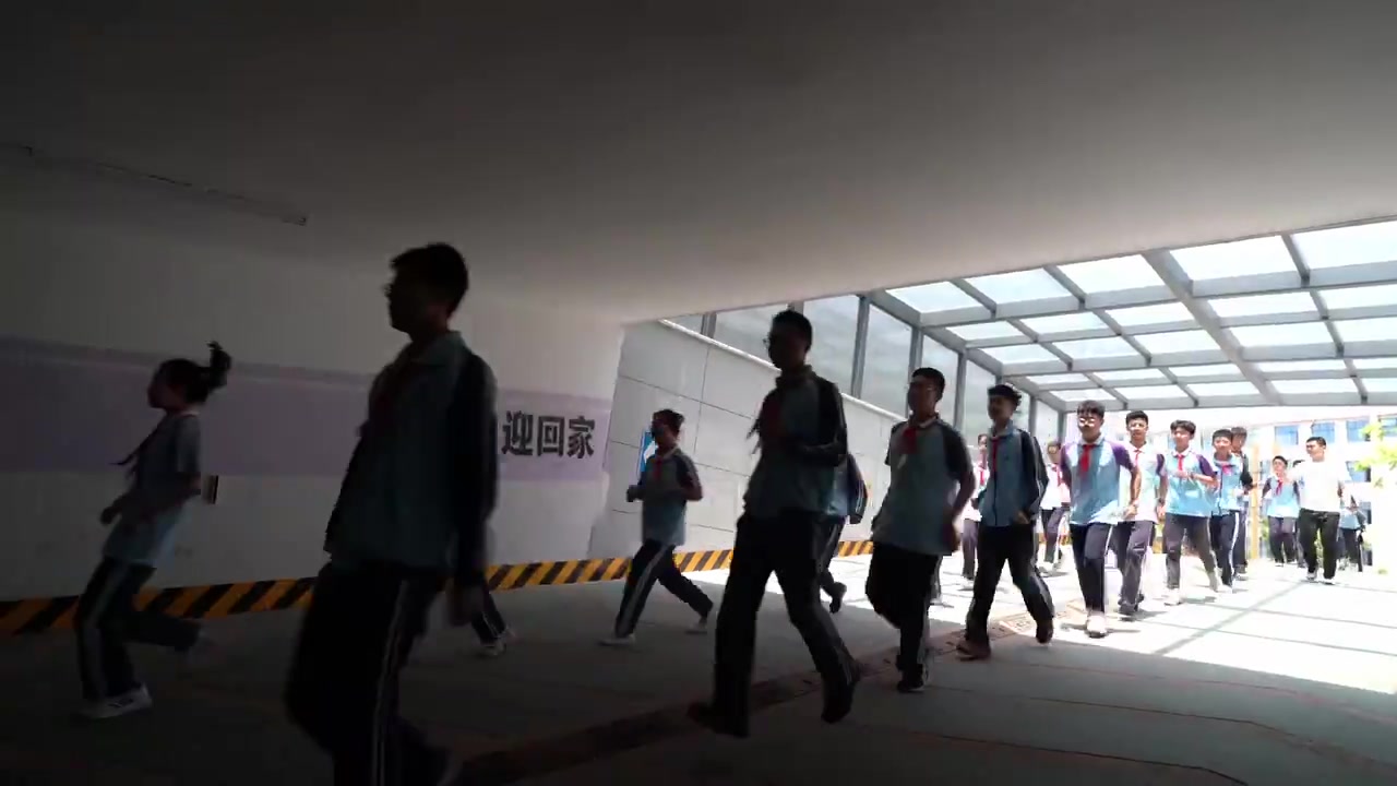 “快!紧急疏散…”防空防灾人员疏散演练活动进学校