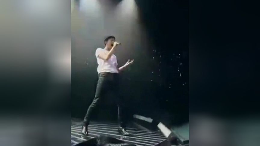 细心的网友:张杰的手势是个亮点!