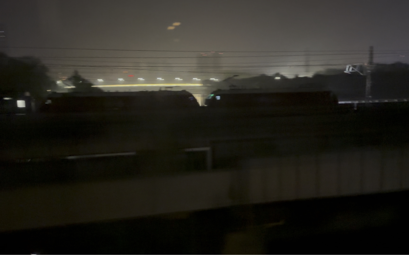 京广线:双机HXD1D牵引T168次开出漯河火车站