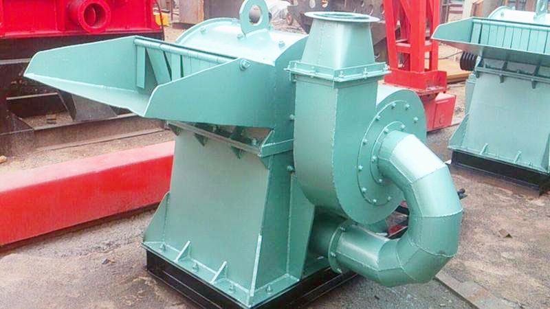 木材粉碎机破碎后的物料呈锯末状,应用在造纸、机制木炭、食用菌