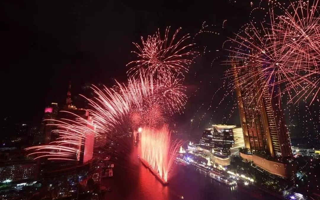 泰国曼谷2021湄南河跨年晚会倒计时烟花秀