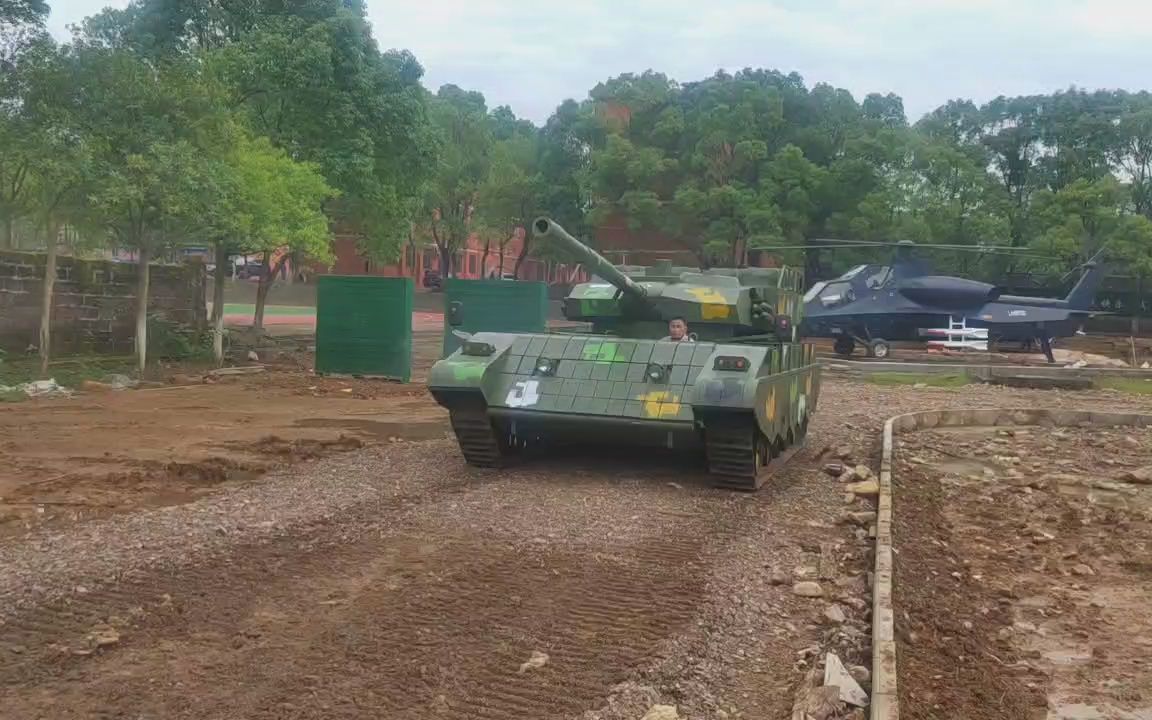 鹰潭九龙职业中专学校国防特色班训练