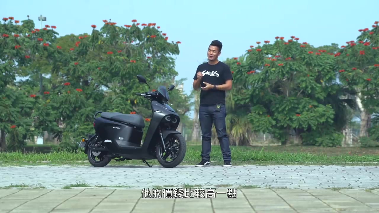 三款售价2万多的“电瓶车”评测视频,“电摩”就该这样!
