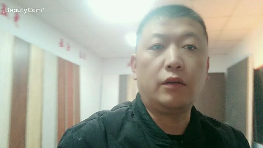 给大家简单介绍,全屋定制板材及花色