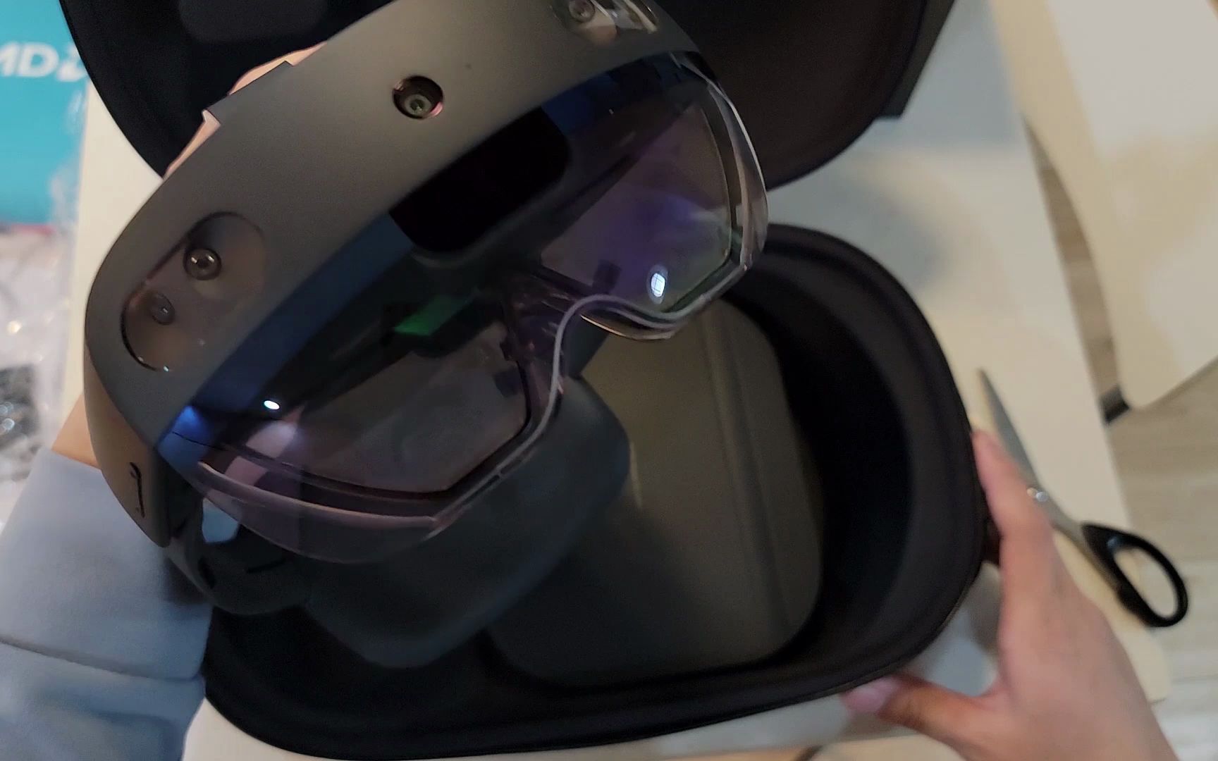 HOLOLENS2 开箱 微软虚拟现实头盔