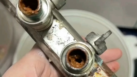 ...分水器严重堵塞导致地暖过水量很小,地暖循环不畅,家里怎么热的起来?