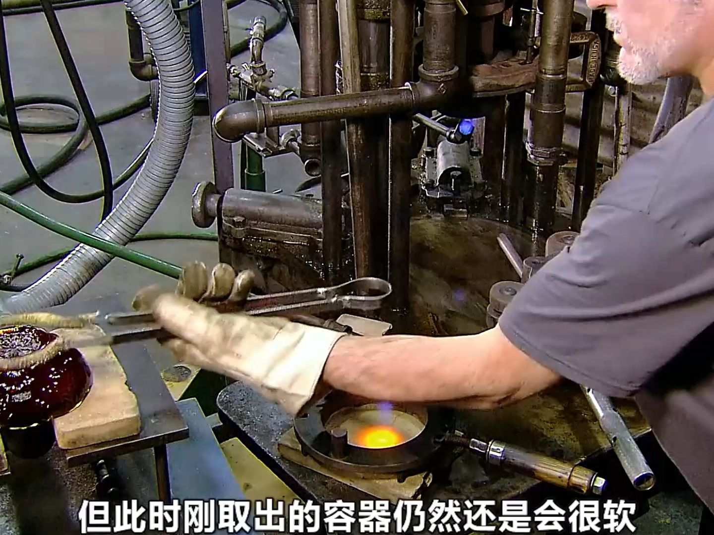 两分钟带你了解古老技术制作玻璃容器的全过程#工匠精神 #极度舒适 #...